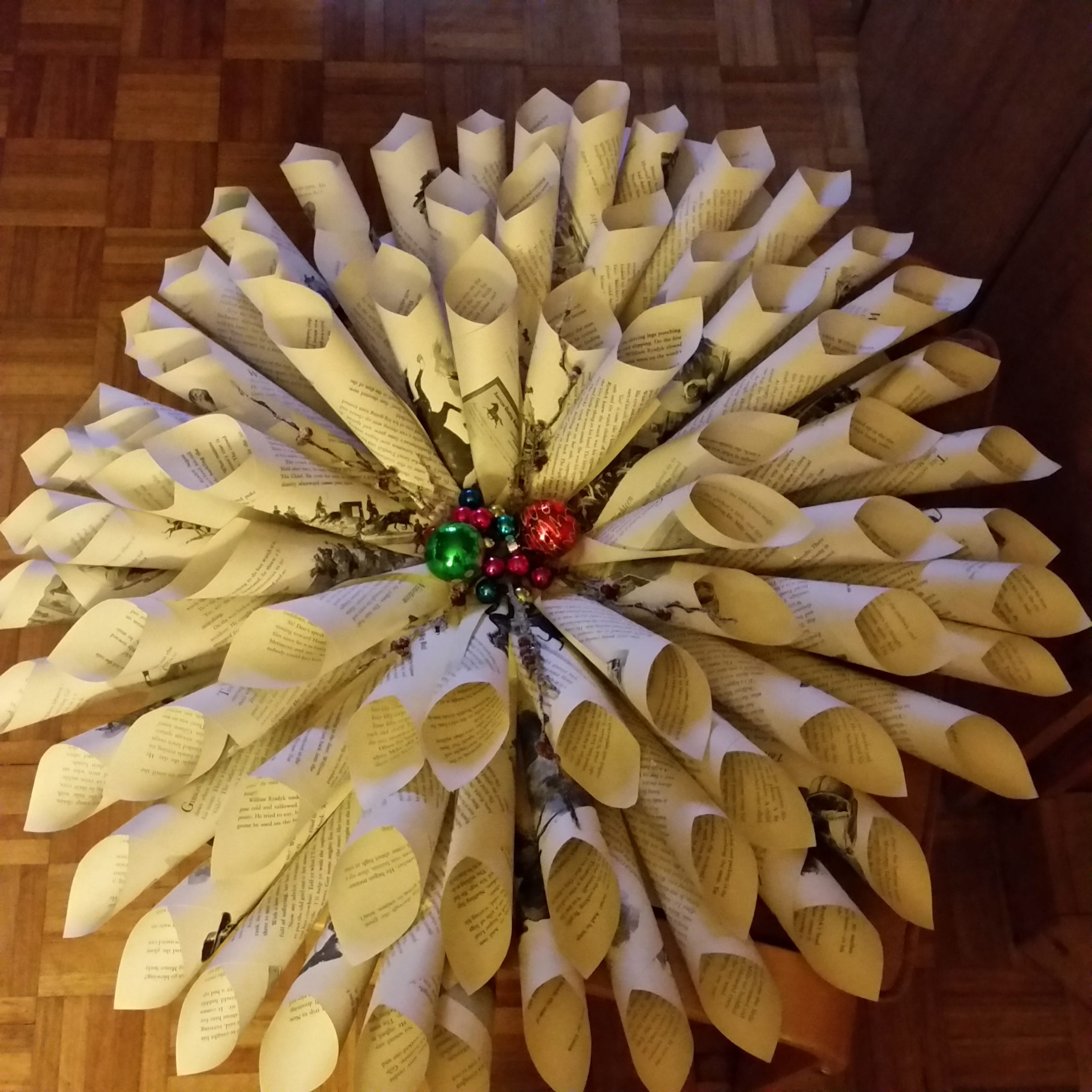 Christmas Paper Wreaths | Jolly Super Things